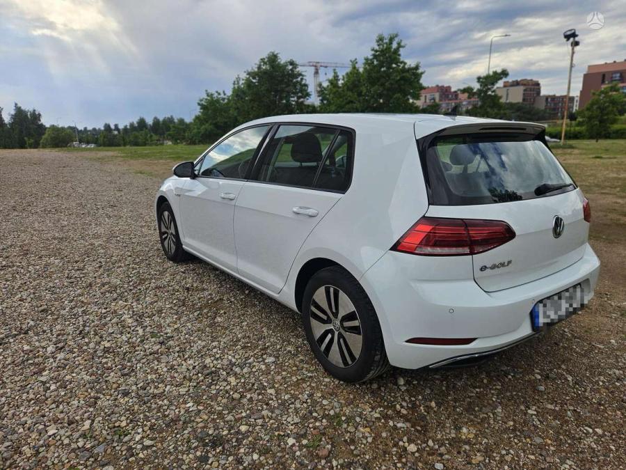 Balts Volkswagen Golf 2018 Viļņa, ar dzinēja tilpumu 0.00 L un nobraukumu 69 tūkst. km par 12600 €, foto 3 vietnē AUTOMOTO.COM.LV