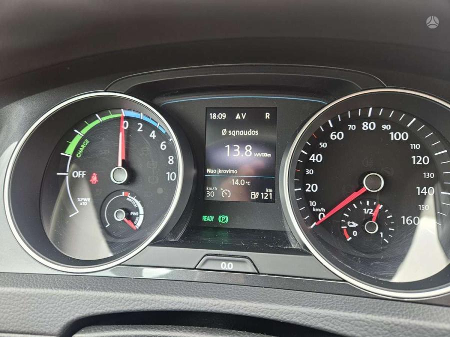 Balts Volkswagen Golf 2018 Viļņa, ar dzinēja tilpumu 0.00 L un nobraukumu 69 tūkst. km par 12600 €, foto 13 vietnē AUTOMOTO.COM.LV