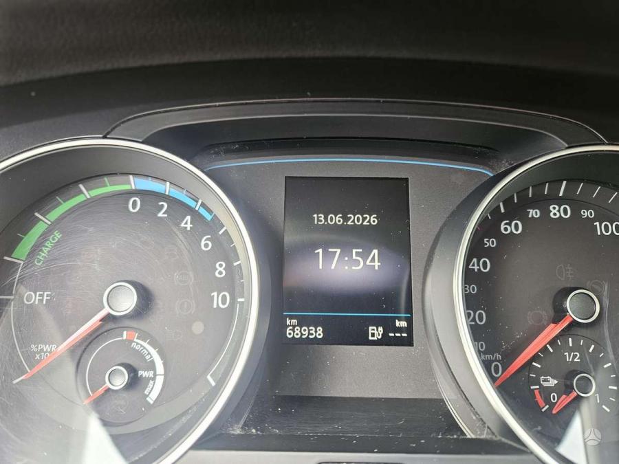 Balts Volkswagen Golf 2018 Viļņa, ar dzinēja tilpumu 0.00 L un nobraukumu 69 tūkst. km par 12600 €, foto 15 vietnē AUTOMOTO.COM.LV