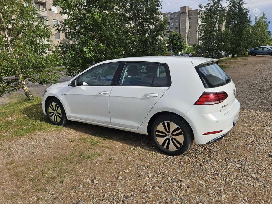 Balts Volkswagen Golf 2018 Viļņa, ar dzinēja tilpumu 0.00 L un nobraukumu 69 tūkst. km par 12600 €, foto 18 vietnē AUTOMOTO.COM.LV