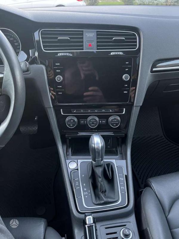 Balts Volkswagen Golf 2019 Alīta, ar dzinēja tilpumu 1.40 L un nobraukumu 101 tūkst. km par 15550 €, foto 11 vietnē AUTOMOTO.COM.LV