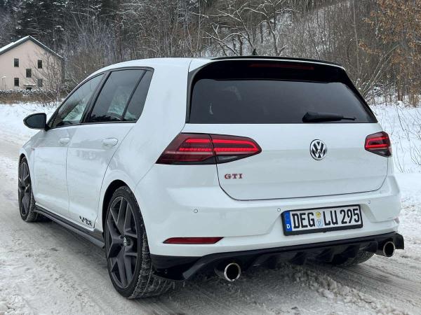 White Volkswagen Golf 2019 in Vilnius, with an engine capacity of 1.98 L and mileage of 65 thousand km for 26000 €, photo 4 on AUTOMOTO.COM.LV