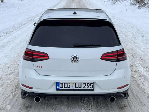 White Volkswagen Golf 2019 in Vilnius, with an engine capacity of 1.98 L and mileage of 65 thousand km for 26000 €, photo 5 on AUTOMOTO.COM.LV