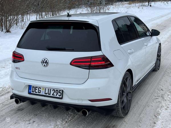 White Volkswagen Golf 2019 in Vilnius, with an engine capacity of 1.98 L and mileage of 65 thousand km for 26000 €, photo 7 on AUTOMOTO.COM.LV