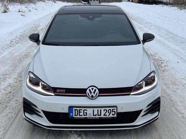 White Volkswagen Golf 2019 in Vilnius, with an engine capacity of 1.98 L and mileage of 65 thousand km for 26000 €, photo 9 on AUTOMOTO.COM.LV