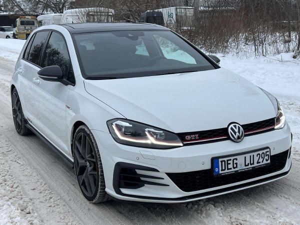 White Volkswagen Golf 2019 in Vilnius, with an engine capacity of 1.98 L and mileage of 65 thousand km for 26000 €, photo 10 on AUTOMOTO.COM.LV