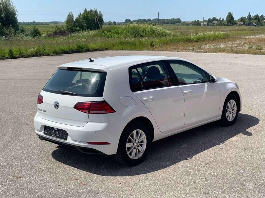 White Volkswagen Golf 2019 in Vilnius, with an engine capacity of 1.60 L and mileage of 171 thousand km for 8500 €, photo 4 on AUTOMOTO.COM.LV