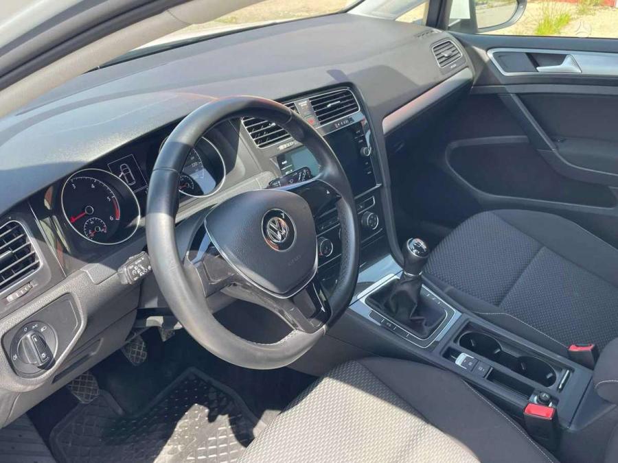 White Volkswagen Golf 2019 in Vilnius, with an engine capacity of 1.60 L and mileage of 171 thousand km for 8500 €, photo 8 on AUTOMOTO.COM.LV