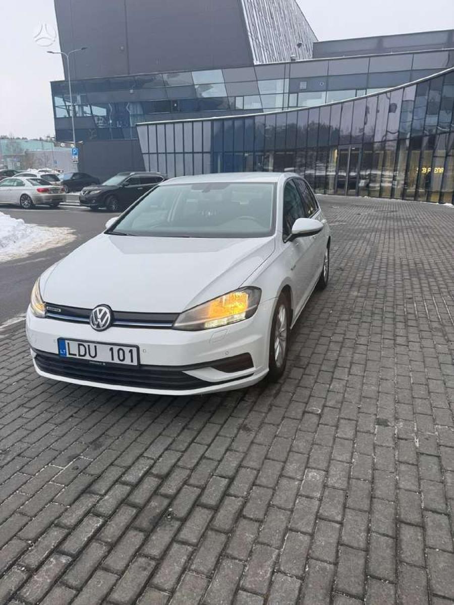 White Volkswagen Golf 2019 in Vilnius, with an engine capacity of 1.50 L and mileage of 153 thousand km for 11800 €, photo 2 on AUTOMOTO.COM.LV