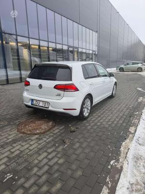 White Volkswagen Golf 2019 in Vilnius, with an engine capacity of 1.50 L and mileage of 153 thousand km for 11800 €, photo 3 on AUTOMOTO.COM.LV