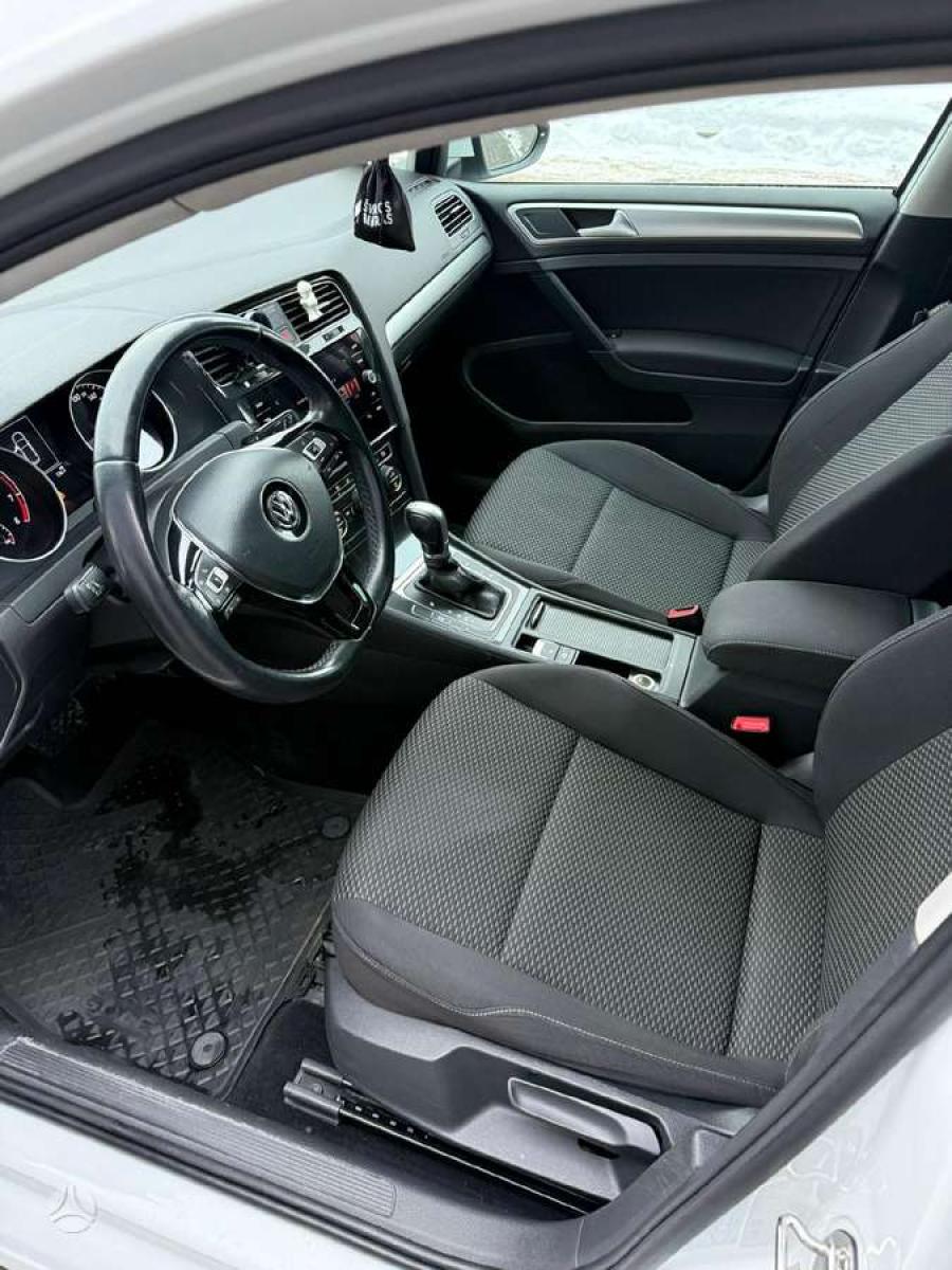 White Volkswagen Golf 2019 in Vilnius, with an engine capacity of 1.50 L and mileage of 153 thousand km for 11800 €, photo 7 on AUTOMOTO.COM.LV