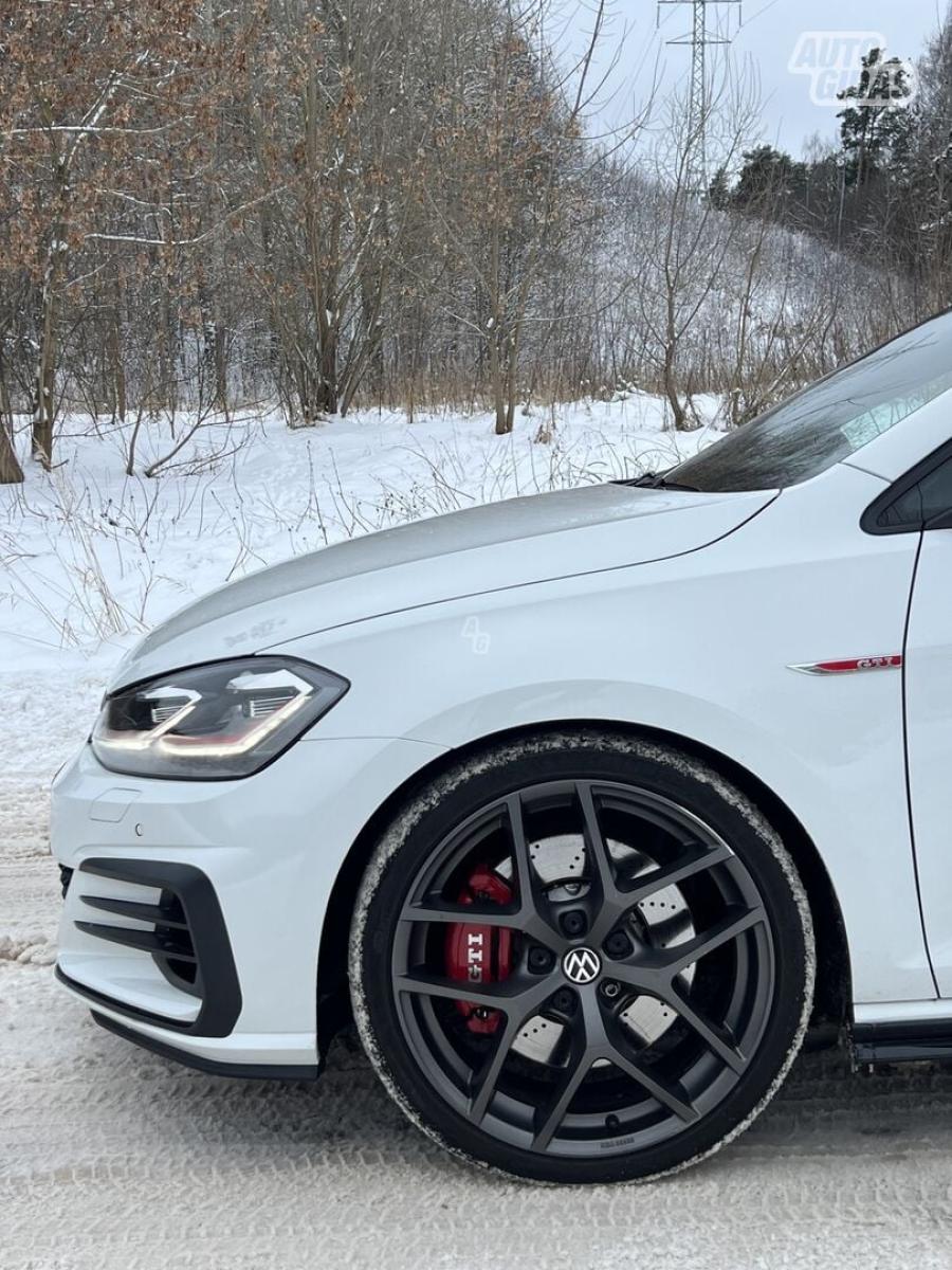 White Volkswagen Golf 2019 in Vilnius, with an engine capacity of 2.00 L and mileage of 65 thousand km for 26000 €, photo 3 on AUTOMOTO.COM.LV