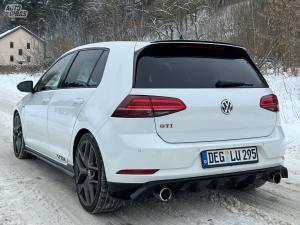 White Volkswagen Golf 2019 in Vilnius, with an engine capacity of 2.00 L and mileage of 65 thousand km for 26000 €, photo 4 on AUTOMOTO.COM.LV
