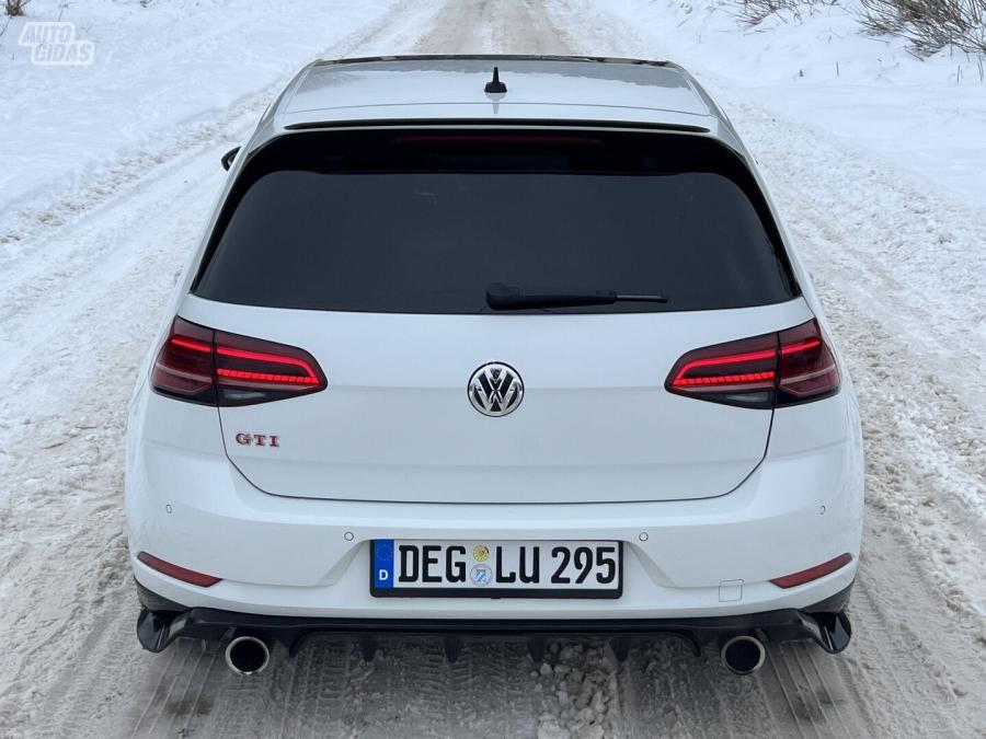 White Volkswagen Golf 2019 in Vilnius, with an engine capacity of 2.00 L and mileage of 65 thousand km for 26000 €, photo 6 on AUTOMOTO.COM.LV
