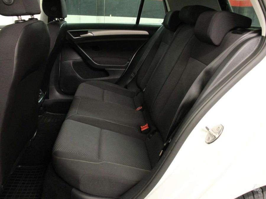 White Volkswagen Golf 2019 in Vilnius, with an engine capacity of 1.00 L and mileage of 167 thousand km for 10250 €, photo 23 on AUTOMOTO.COM.LV