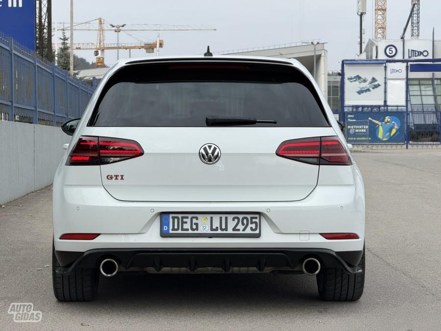 Balts Volkswagen Golf 2019 Viļņa, ar dzinēja tilpumu 2.00 L un nobraukumu 65 tūkst. km par 25000 €, foto 3 vietnē AUTOMOTO.COM.LV
