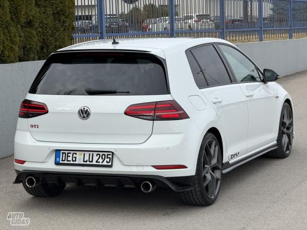 White Volkswagen Golf 2019 in Vilnius, with an engine capacity of 2.00 L and mileage of 65 thousand km for 25000 €, photo 5 on AUTOMOTO.COM.LV