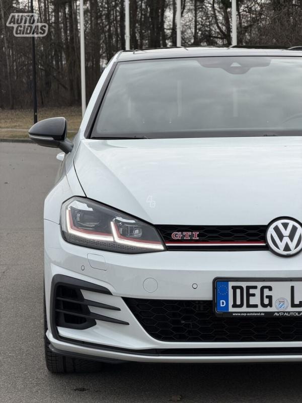 White Volkswagen Golf 2019 in Vilnius, with an engine capacity of 2.00 L and mileage of 65 thousand km for 25000 €, photo 10 on AUTOMOTO.COM.LV