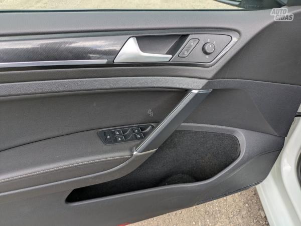 Balts Volkswagen Golf 2019 Panevēža, ar dzinēja tilpumu 2.00 L un nobraukumu 14 tūkst. km par 23000 €, foto 7 vietnē AUTOMOTO.COM.LV