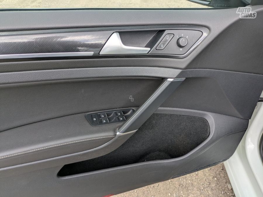 Balts Volkswagen Golf 2019 Panevēža, ar dzinēja tilpumu 2.00 L un nobraukumu 14 tūkst. km par 23000 €, foto 8 vietnē AUTOMOTO.COM.LV