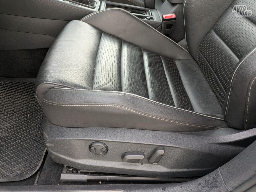 Balts Volkswagen Golf 2019 Panevēža, ar dzinēja tilpumu 2.00 L un nobraukumu 14 tūkst. km par 23000 €, foto 10 vietnē AUTOMOTO.COM.LV