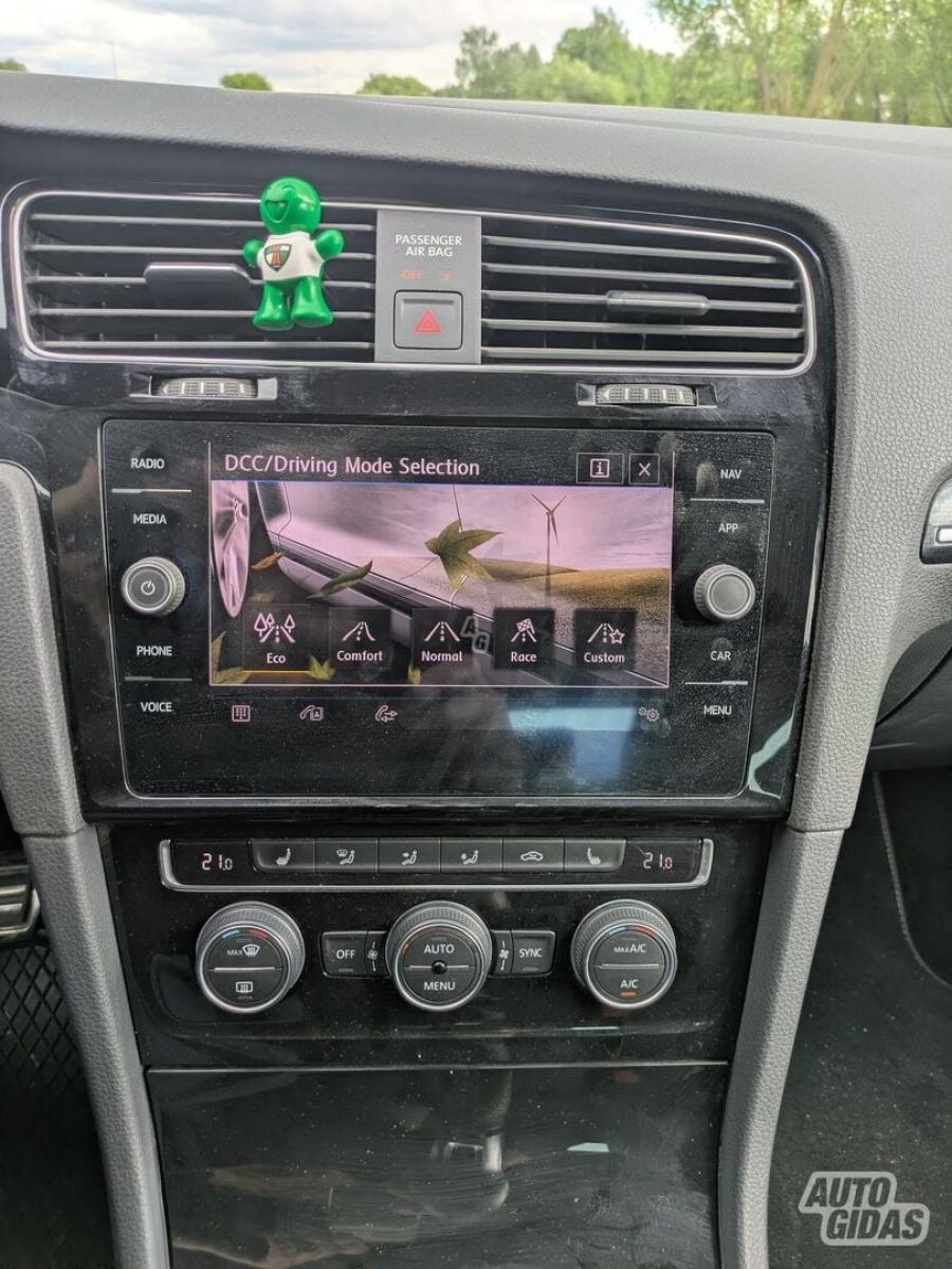 Balts Volkswagen Golf 2019 Panevēža, ar dzinēja tilpumu 2.00 L un nobraukumu 14 tūkst. km par 23000 €, foto 14 vietnē AUTOMOTO.COM.LV