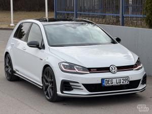 White Volkswagen Golf 2019 in Vilnius, with an engine capacity of 2.00 L and mileage of 65 thousand km for 25000 €, photo 8 on AUTOMOTO.COM.LV