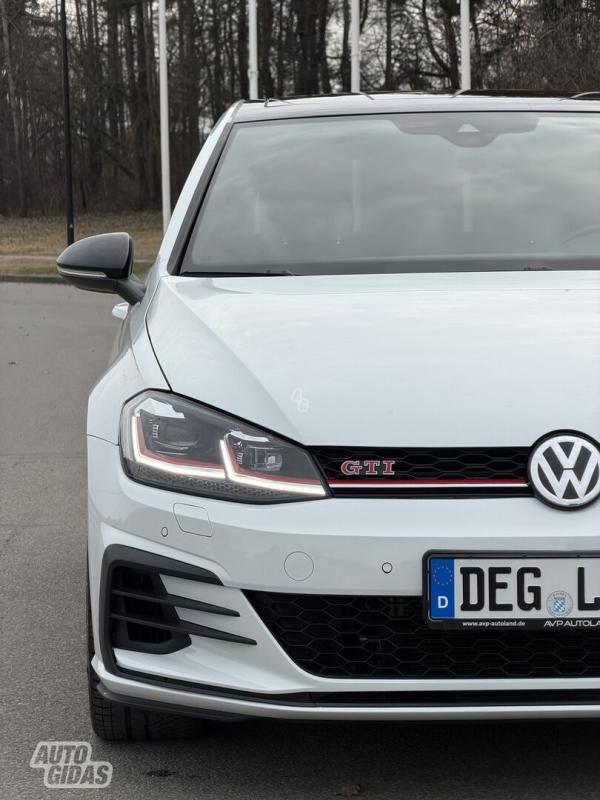 White Volkswagen Golf 2019 in Vilnius, with an engine capacity of 2.00 L and mileage of 65 thousand km for 25000 €, photo 10 on AUTOMOTO.COM.LV