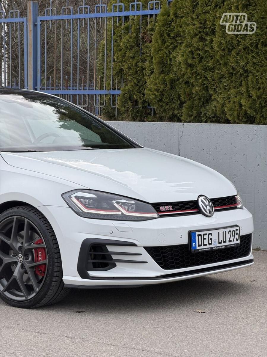 White Volkswagen Golf 2019 in Vilnius, with an engine capacity of 2.00 L and mileage of 65 thousand km for 25000 €, photo 12 on AUTOMOTO.COM.LV