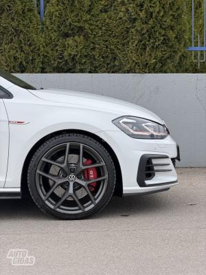 White Volkswagen Golf 2019 in Vilnius, with an engine capacity of 2.00 L and mileage of 65 thousand km for 25000 €, photo 13 on AUTOMOTO.COM.LV