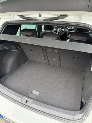White Volkswagen Golf 2019 in Vilnius, with an engine capacity of 2.00 L and mileage of 65 thousand km for 25000 €, photo 29 on AUTOMOTO.COM.LV