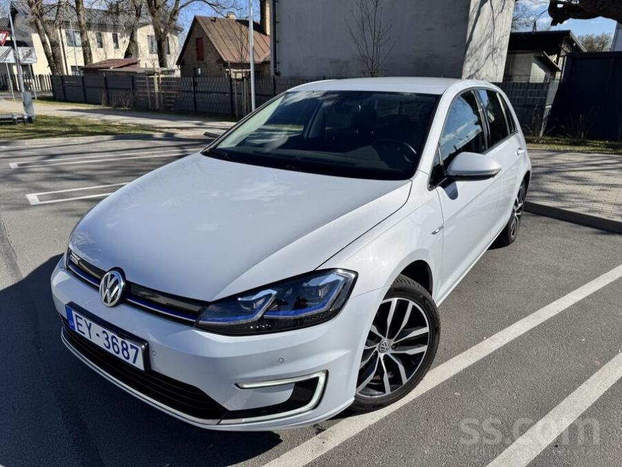 White Volkswagen Golf 2019 in Riga, with an engine capacity of 1.60 L and mileage of 88 thousand km for 11000 €, photo 1 on AUTOMOTO.COM.LV