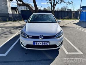 White Volkswagen Golf 2019 in Riga, with an engine capacity of 1.60 L and mileage of 88 thousand km for 11000 €, photo 3 on AUTOMOTO.COM.LV