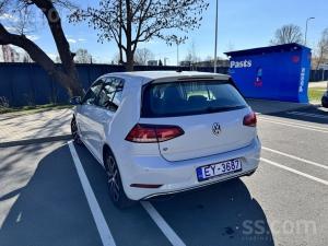 White Volkswagen Golf 2019 in Riga, with an engine capacity of 1.60 L and mileage of 88 thousand km for 11000 €, photo 6 on AUTOMOTO.COM.LV