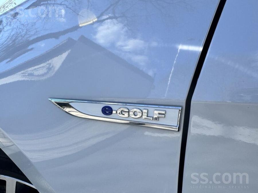 White Volkswagen Golf 2019 in Riga, with an engine capacity of 1.60 L and mileage of 88 thousand km for 11000 €, photo 7 on AUTOMOTO.COM.LV