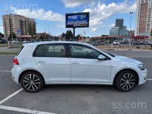 White Volkswagen Golf 2019 in Riga, with an engine capacity of 1.60 L and mileage of 88 thousand km for 11000 €, photo 8 on AUTOMOTO.COM.LV
