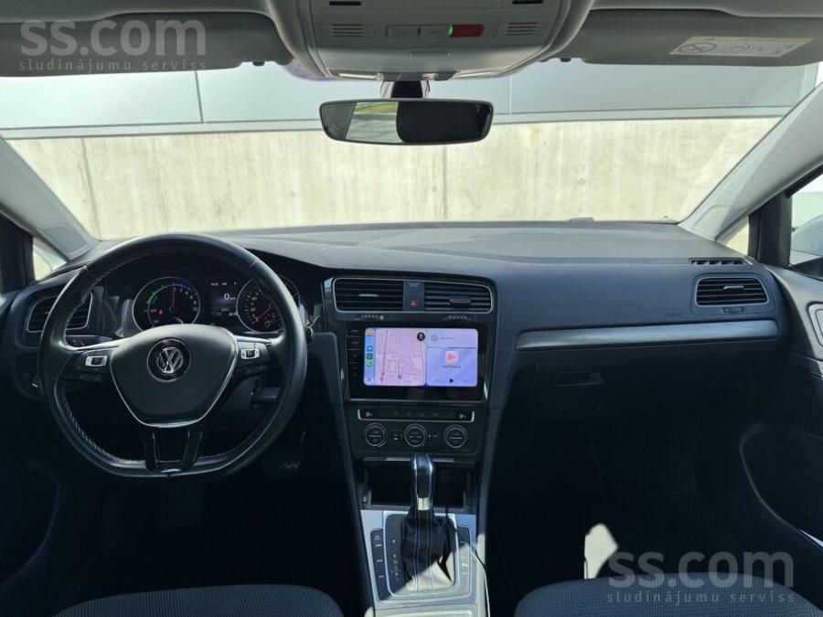 White Volkswagen Golf 2019 in Riga, with an engine capacity of 1.60 L and mileage of 88 thousand km for 11000 €, photo 9 on AUTOMOTO.COM.LV