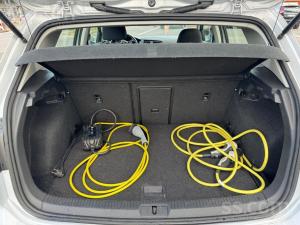 White Volkswagen Golf 2019 in Riga, with an engine capacity of 1.60 L and mileage of 88 thousand km for 11000 €, photo 13 on AUTOMOTO.COM.LV