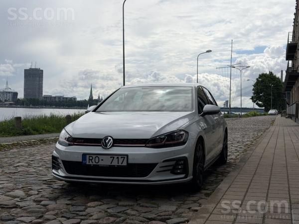 White Volkswagen Golf 2019 in Riga, with an engine capacity of 2.00 L and mileage of 99 thousand km for 22000 €, photo 3 on AUTOMOTO.COM.LV