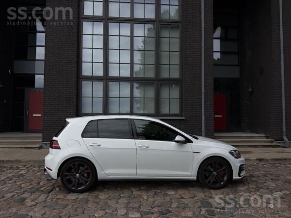 White Volkswagen Golf 2019 in Riga, with an engine capacity of 2.00 L and mileage of 99 thousand km for 22000 €, photo 4 on AUTOMOTO.COM.LV