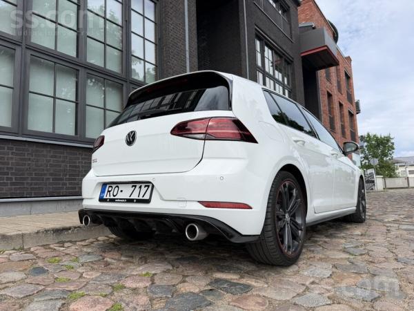 White Volkswagen Golf 2019 in Riga, with an engine capacity of 2.00 L and mileage of 99 thousand km for 22000 €, photo 7 on AUTOMOTO.COM.LV