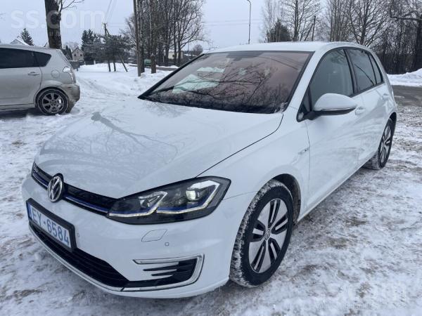 Белый Фольксваген Гольф 2019 в Рига, объемом двигателя 1.60 л и пробегом 136 тыс. км за 12990 €, фото 1 на AUTOMOTO.COM.LV