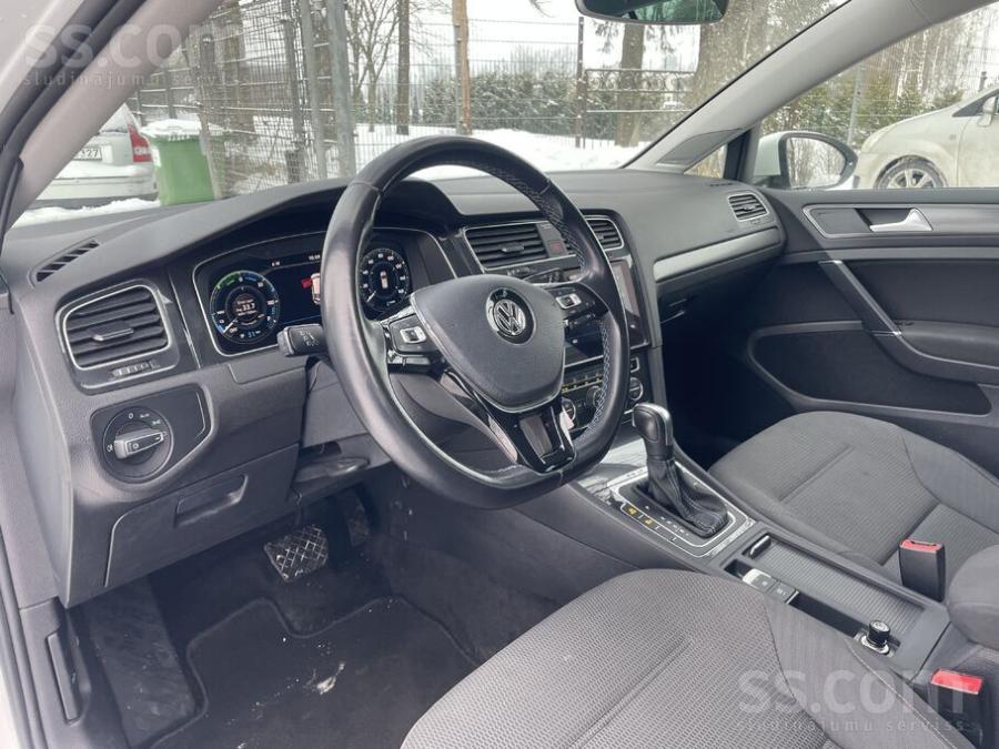 Balts Volkswagen Golf 2019 Rīga, ar dzinēja tilpumu 1.60 L un nobraukumu 136 tūkst. km par 12990 €, foto 12 vietnē AUTOMOTO.COM.LV
