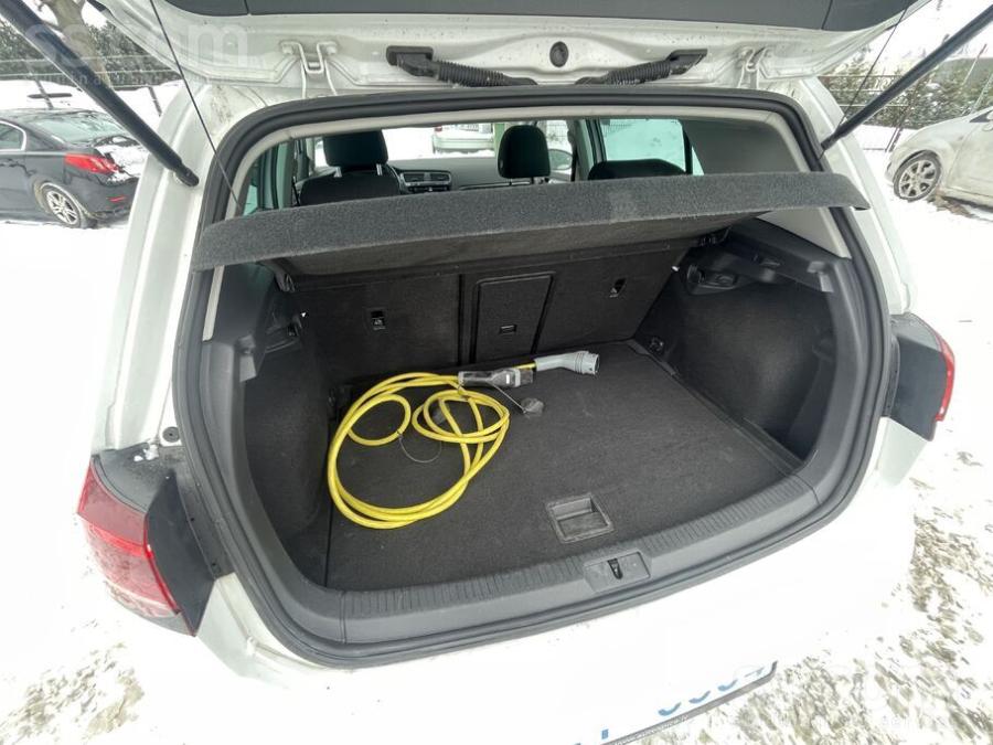 Balts Volkswagen Golf 2019 Rīga, ar dzinēja tilpumu 1.60 L un nobraukumu 136 tūkst. km par 12990 €, foto 17 vietnē AUTOMOTO.COM.LV