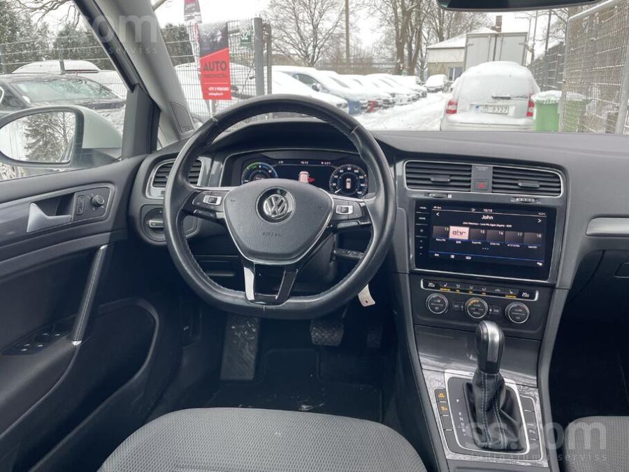 Balts Volkswagen Golf 2019 Rīga, ar dzinēja tilpumu 1.60 L un nobraukumu 136 tūkst. km par 12990 €, foto 23 vietnē AUTOMOTO.COM.LV