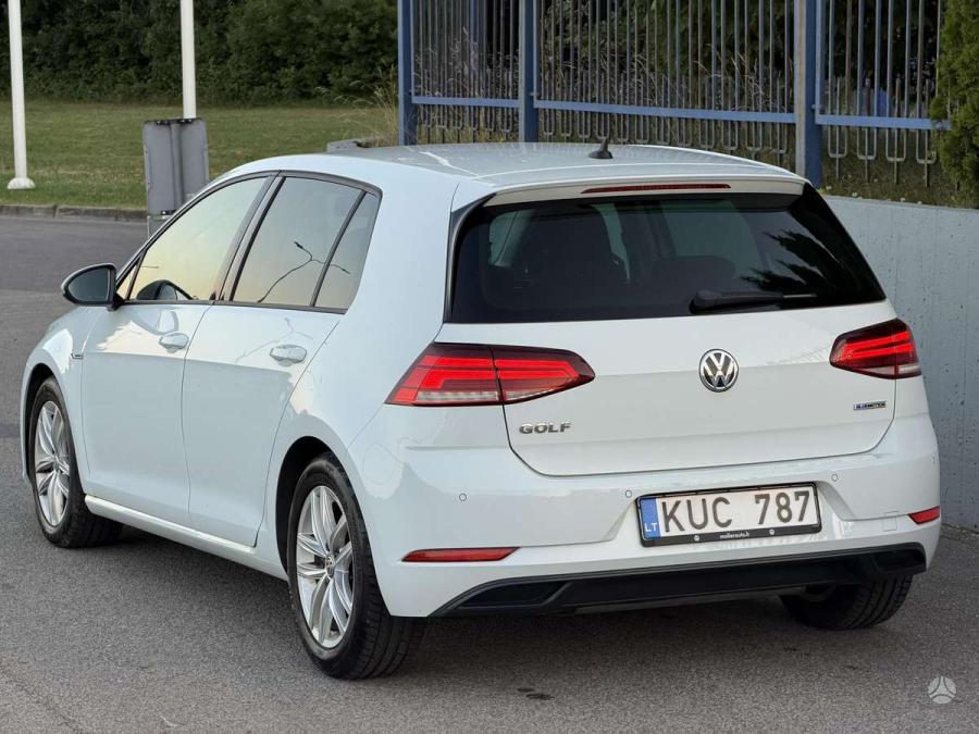 Balts Volkswagen Golf 2019 Viļņa, ar dzinēja tilpumu 1.50 L un nobraukumu 50 tūkst. km par 16000 €, foto 4 vietnē AUTOMOTO.COM.LV