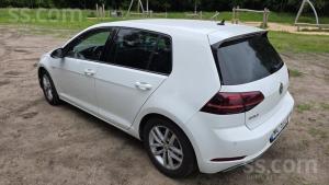 White Volkswagen Golf 2019 in Riga, with an engine capacity of 1.50 L and mileage of 78 thousand km for 14500 €, photo 5 on AUTOMOTO.COM.LV