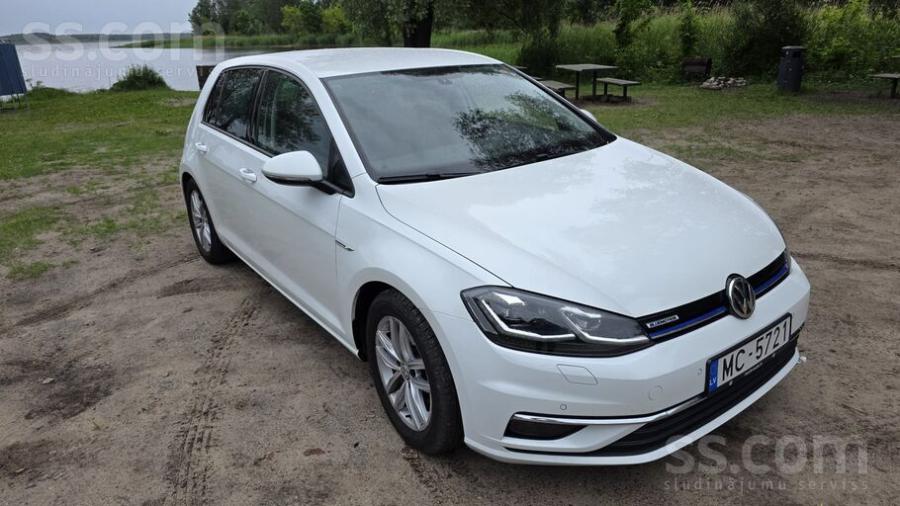 White Volkswagen Golf 2019 in Riga, with an engine capacity of 1.50 L and mileage of 78 thousand km for 14500 €, photo 7 on AUTOMOTO.COM.LV