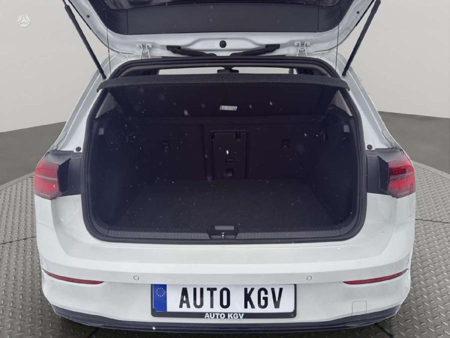 White Volkswagen Golf 2020 in Kaunas, with an engine capacity of 2.00 L and mileage of 97 thousand km for 18499 €, photo 10 on AUTOMOTO.COM.LV