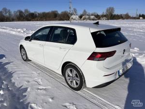 White Volkswagen Golf 2020 in Panevezys, with an engine capacity of 1.00 L and mileage of 74 thousand km for 14000 €, photo 4 on AUTOMOTO.COM.LV